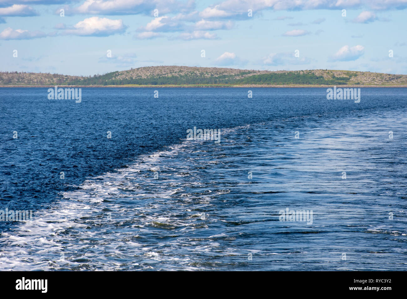 The trail from the ship on the White Sea Stock Photo - Alamy