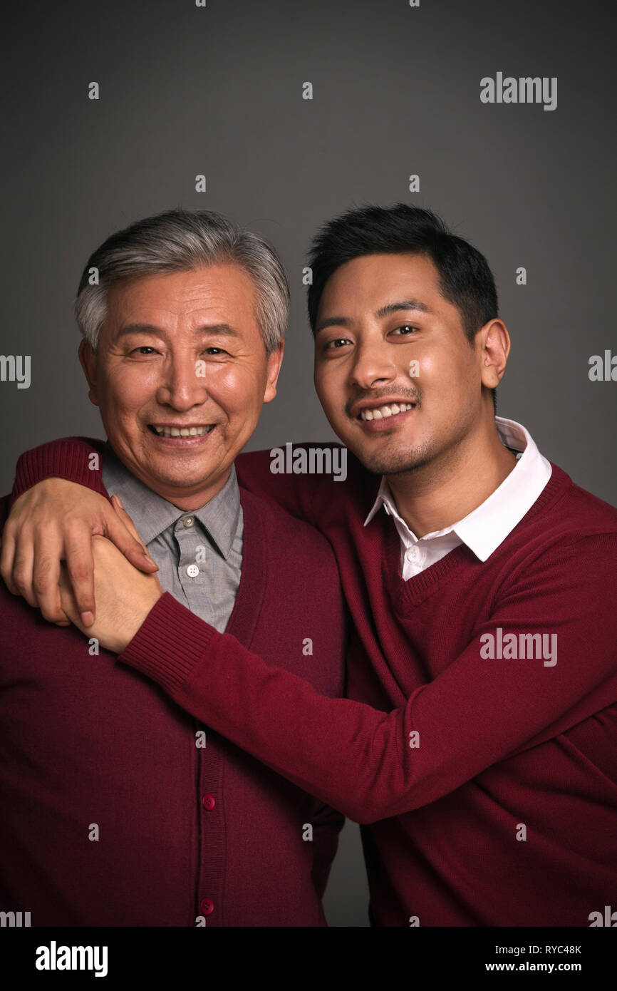 Son arm around his father's shoulders Stock Photo - Alamy