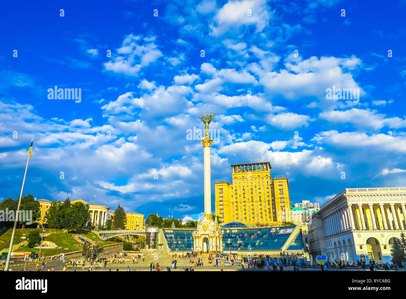 Kiev Independence Square Monument Maidan Nezalezhnosti with Ukrainian ...