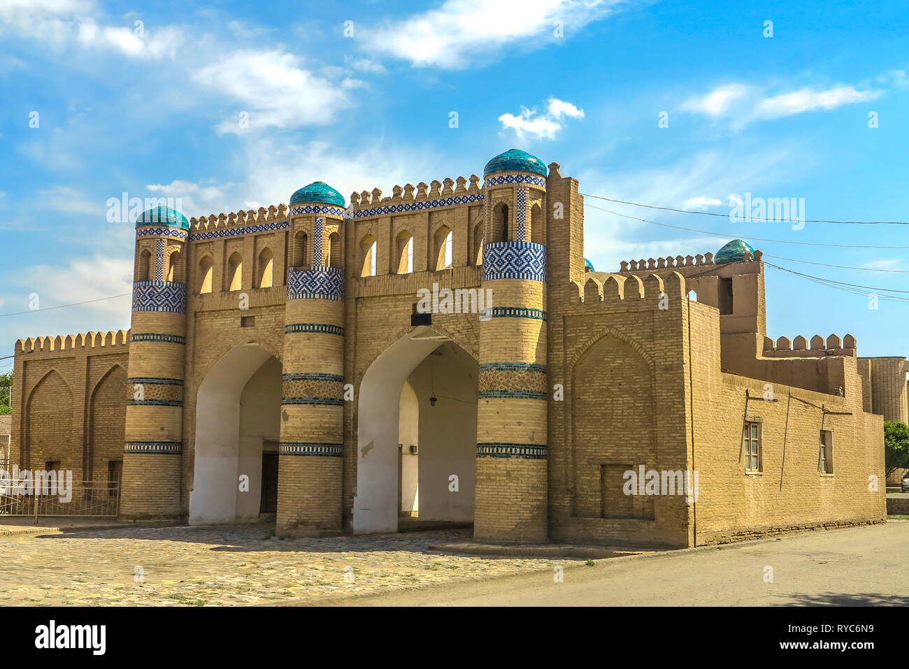 Khiva Old Town Qosha Darvoza Gate Side Viewpoint Stock Photo - Alamy