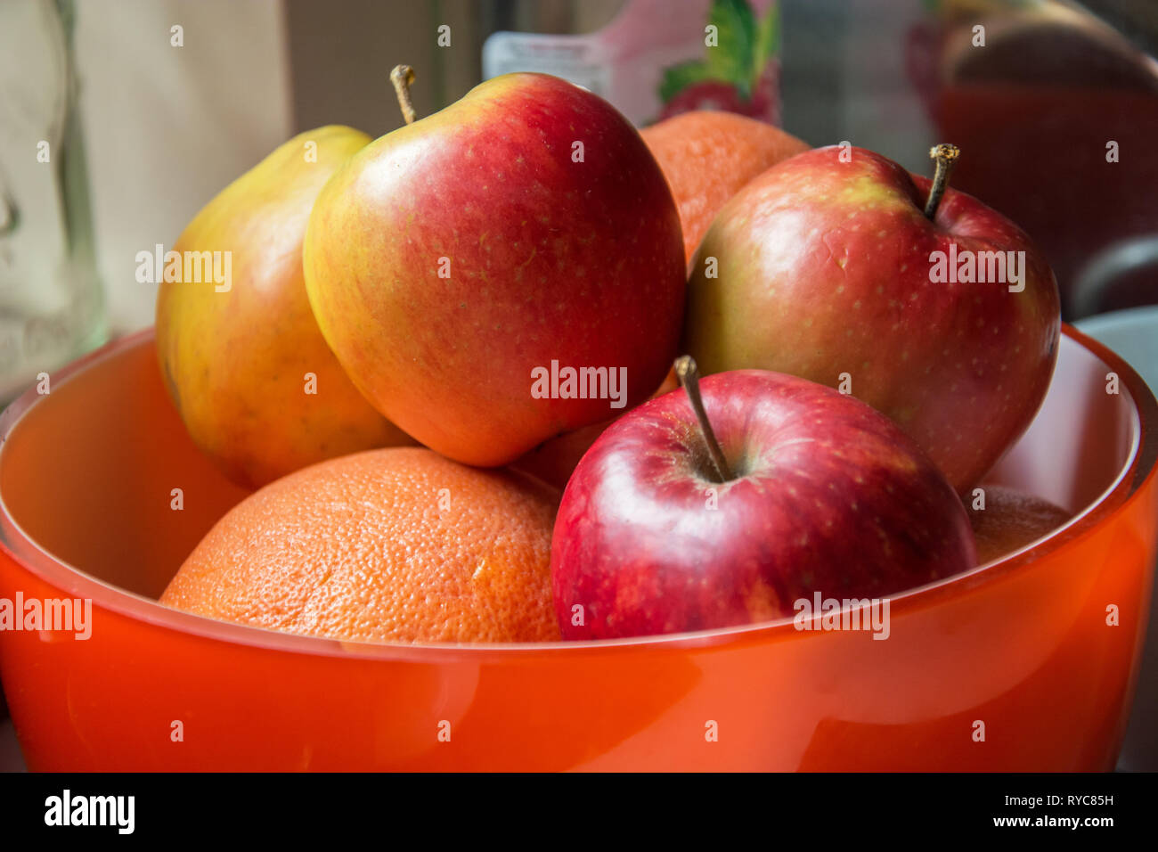 Very large apples hi-res stock photography and images - Alamy