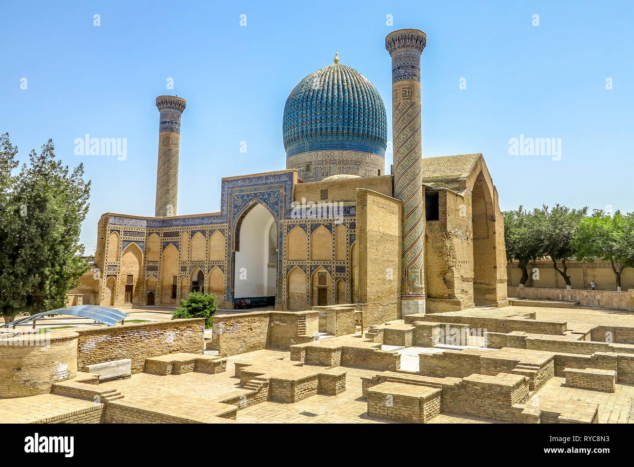 Samarkand Gur-e Amir Complex Mausoleum Side Viewpoint Stock Photo - Alamy