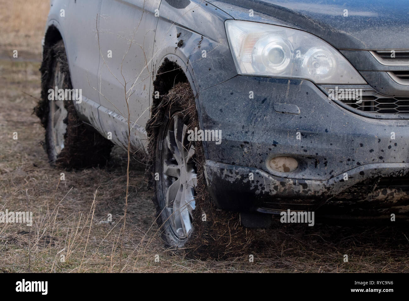 Close up dirty car with dry mud on tires Stock Photo - Alamy