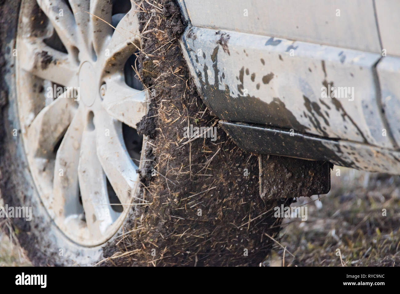 Close up dirty car with dry mud on tires Stock Photo - Alamy