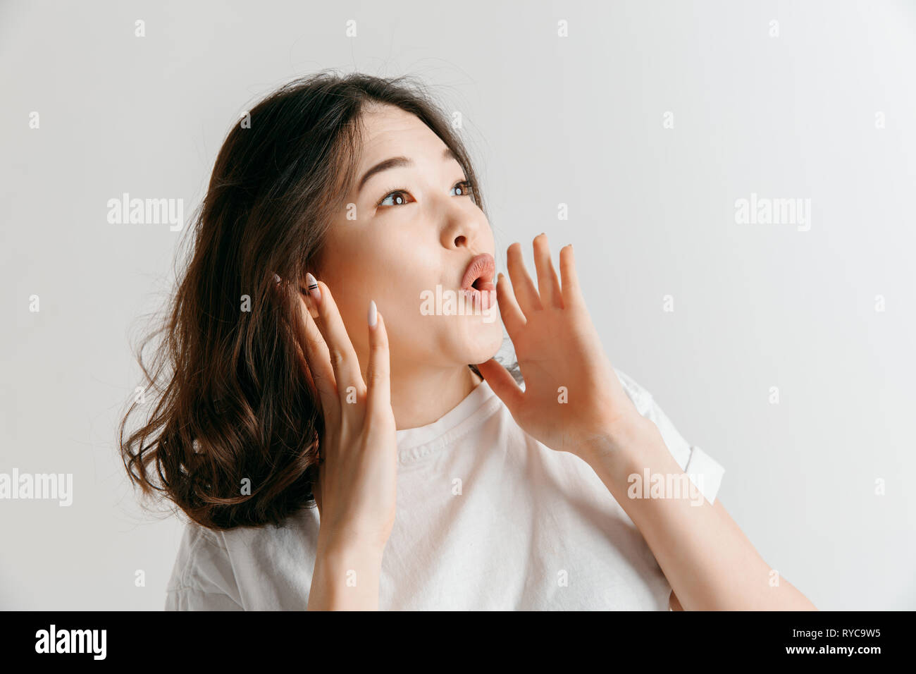 Do not miss. Young casual woman shouting. Shout. Crying emotional woman ...