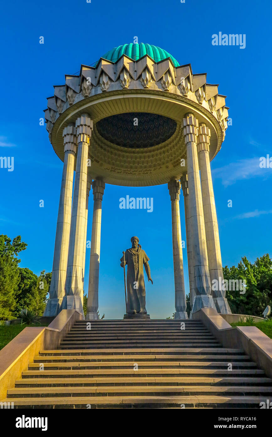 Tashkent Alisher Navoi National Park Pavilion Statue Stock Photo - Alamy