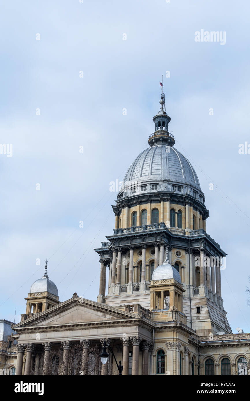 Morning light on the state capitol building in Springfield, Illinois ...