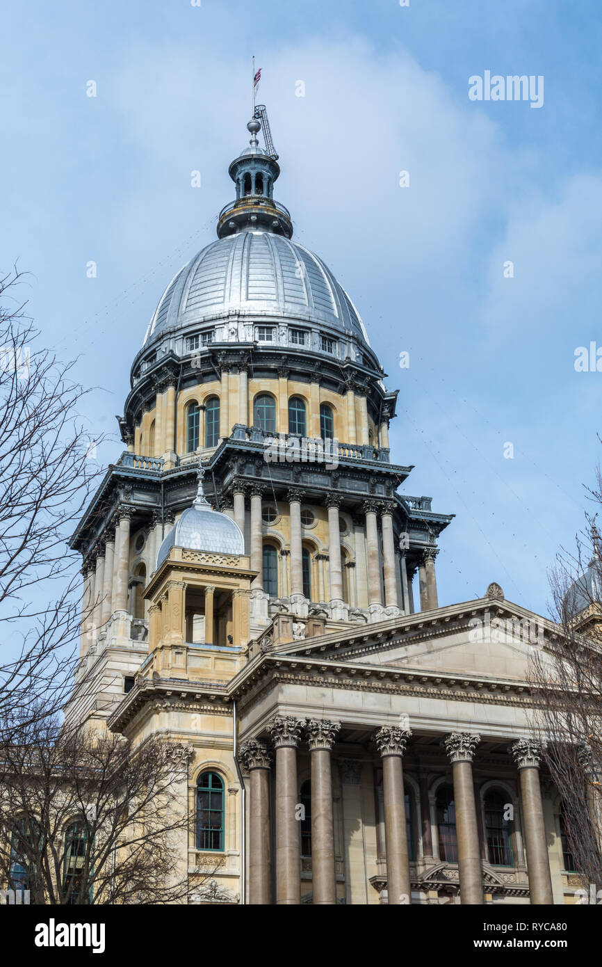 Morning light on the state capitol building in Springfield, Illinois ...