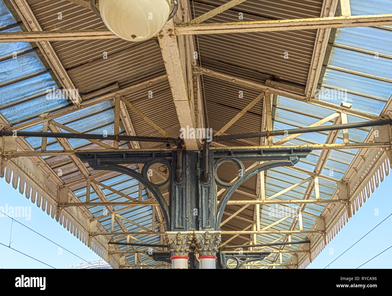 Canopy glass metal victorian hi-res stock photography and images - Alamy