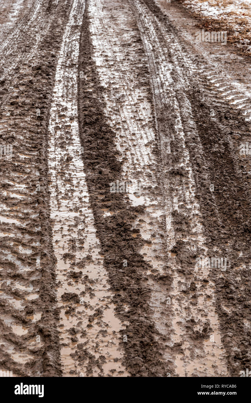 Dirt track mud off road splash hi-res stock photography and images - Alamy