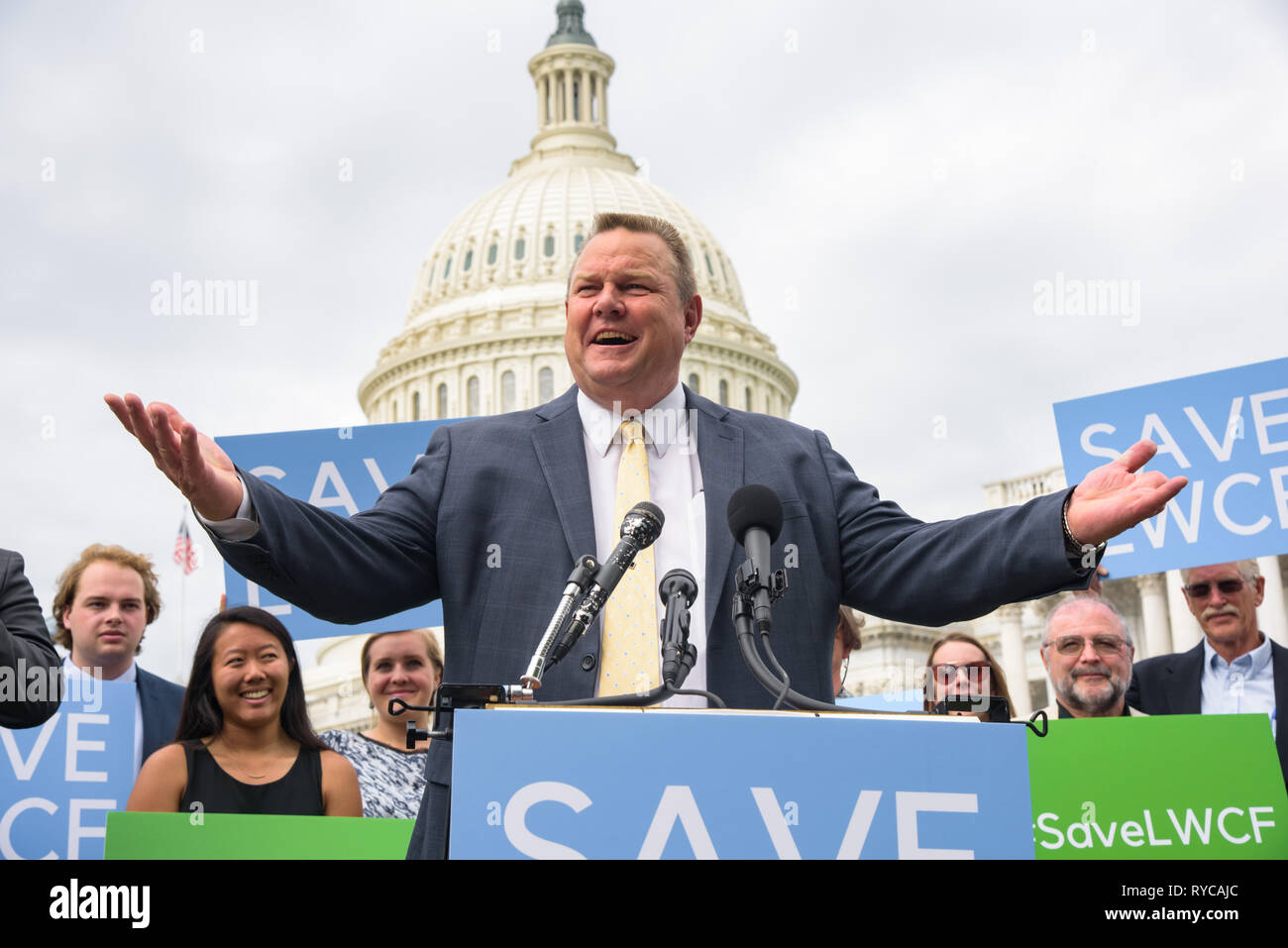 Senator jon tester hi-res stock photography and images - Alamy