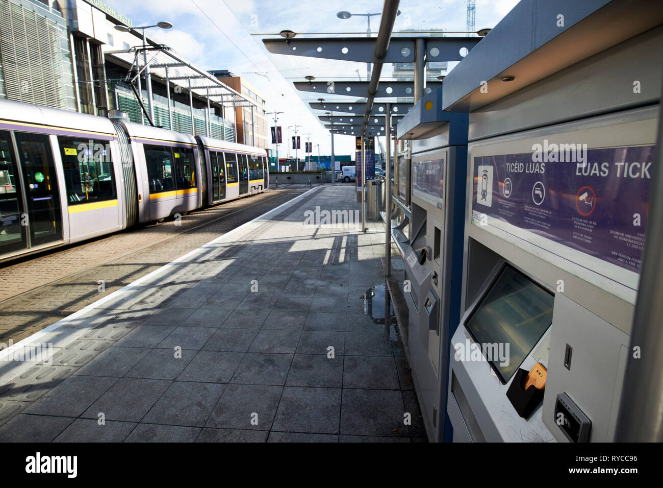 Ticket machines hi-res stock photography and images - Alamy