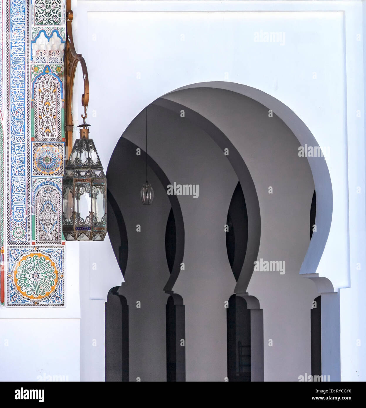 Repeating arches hi-res stock photography and images - Alamy