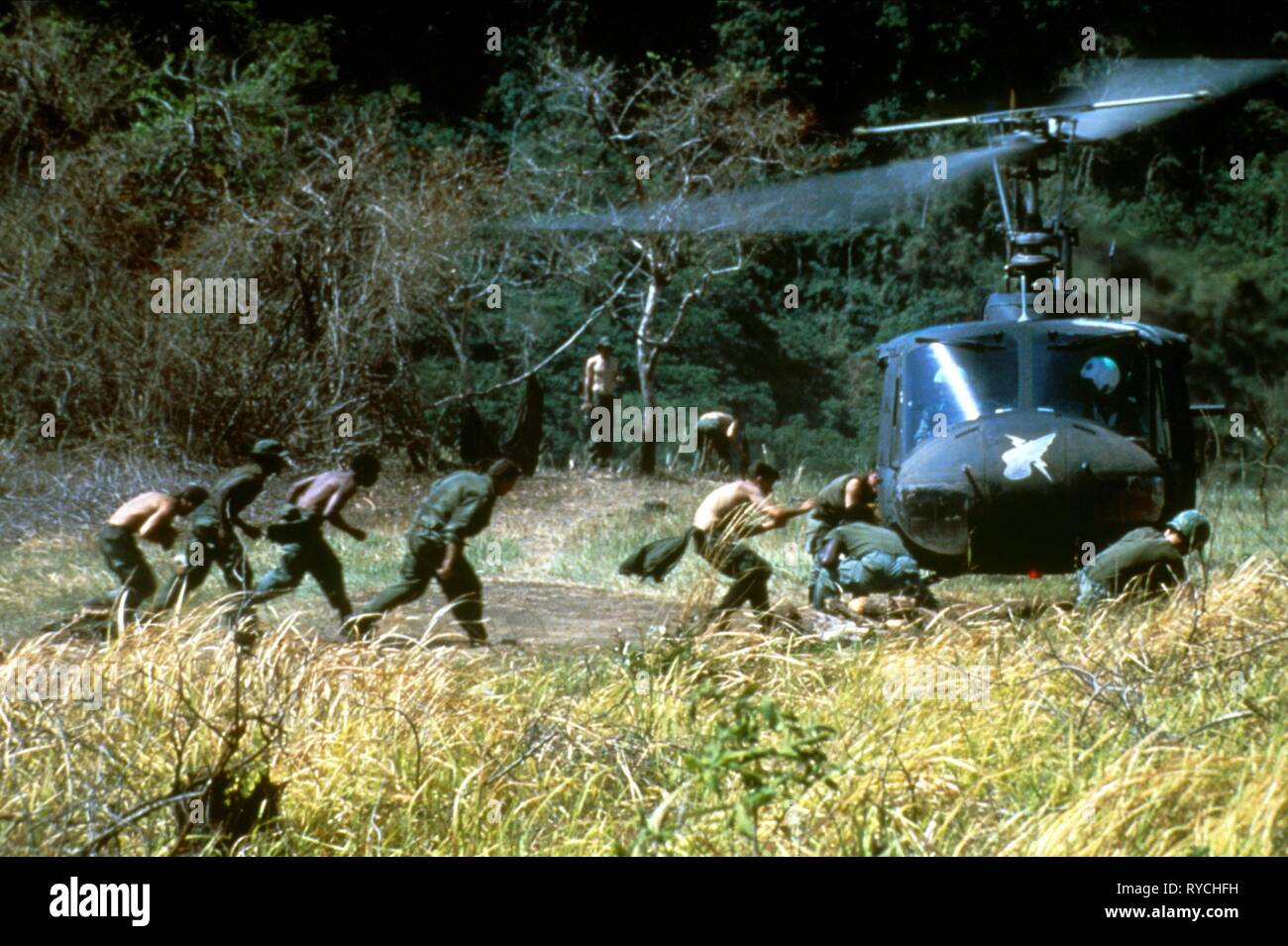 HELICOPTER SCENE, PLATOON, 1986 Stock Photo - Alamy