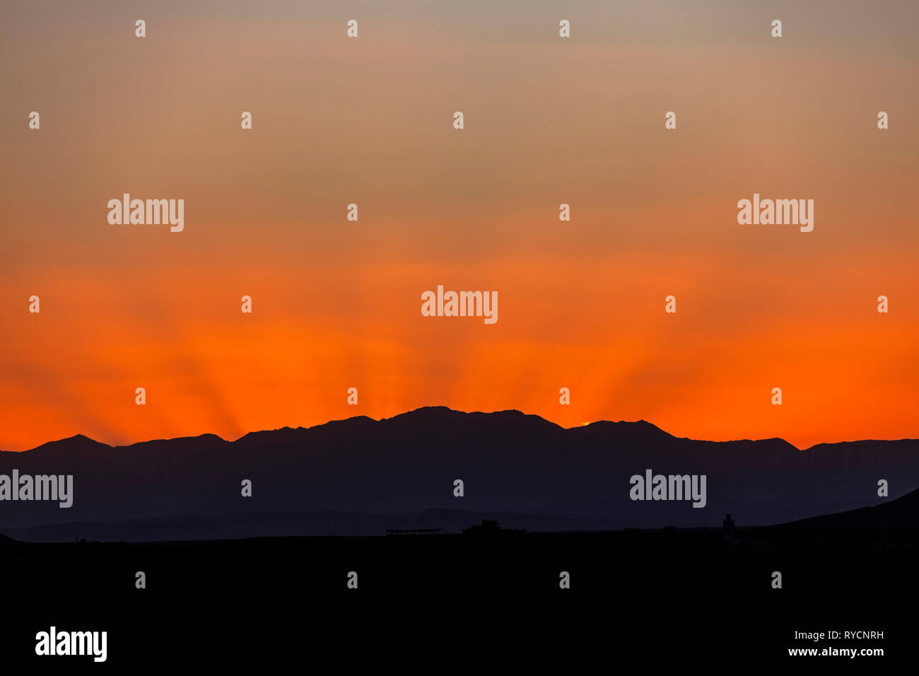 Ridgeline silhouette hi-res stock photography and images - Alamy