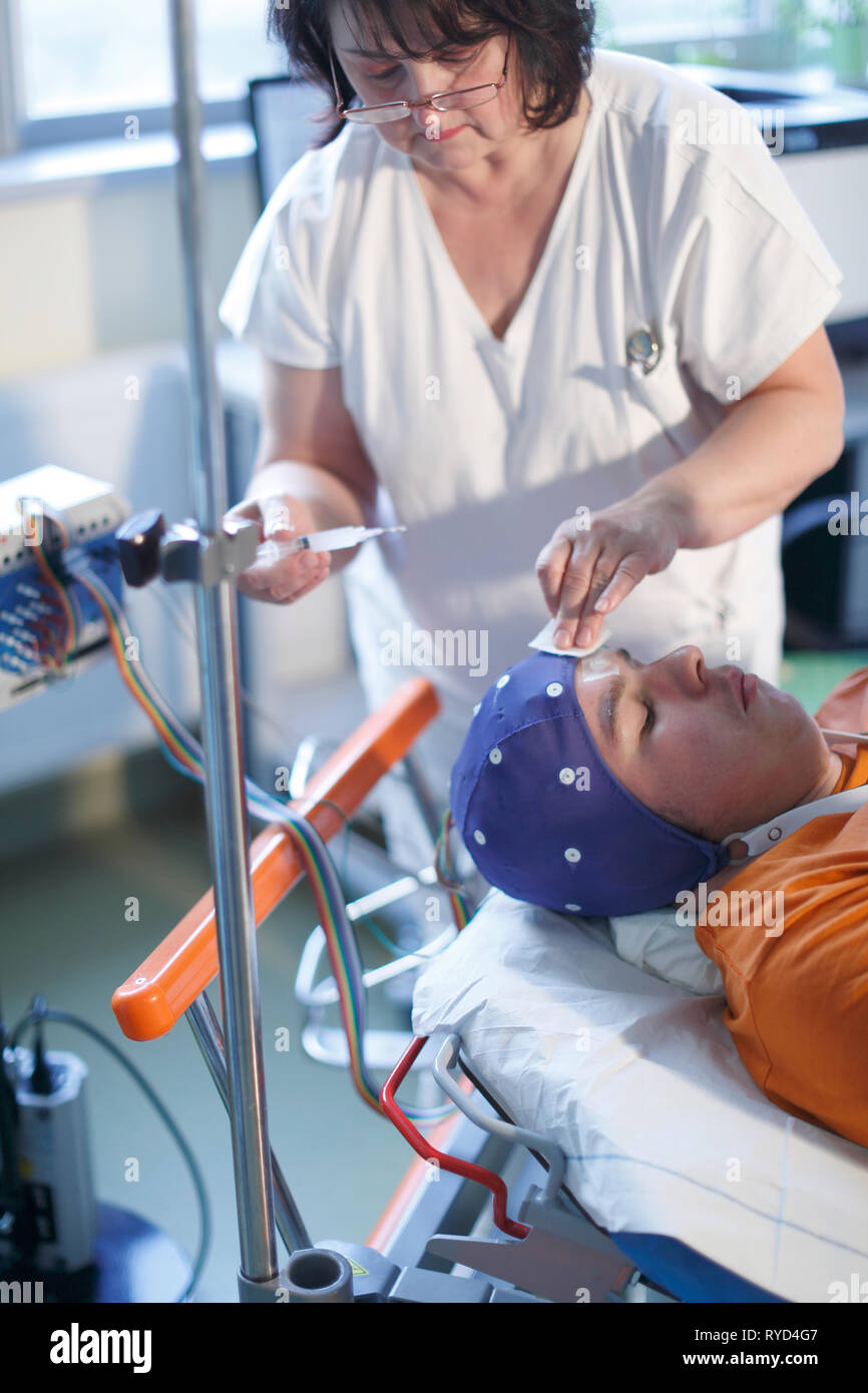 Electroencephalography cap hi-res stock photography and images - Alamy