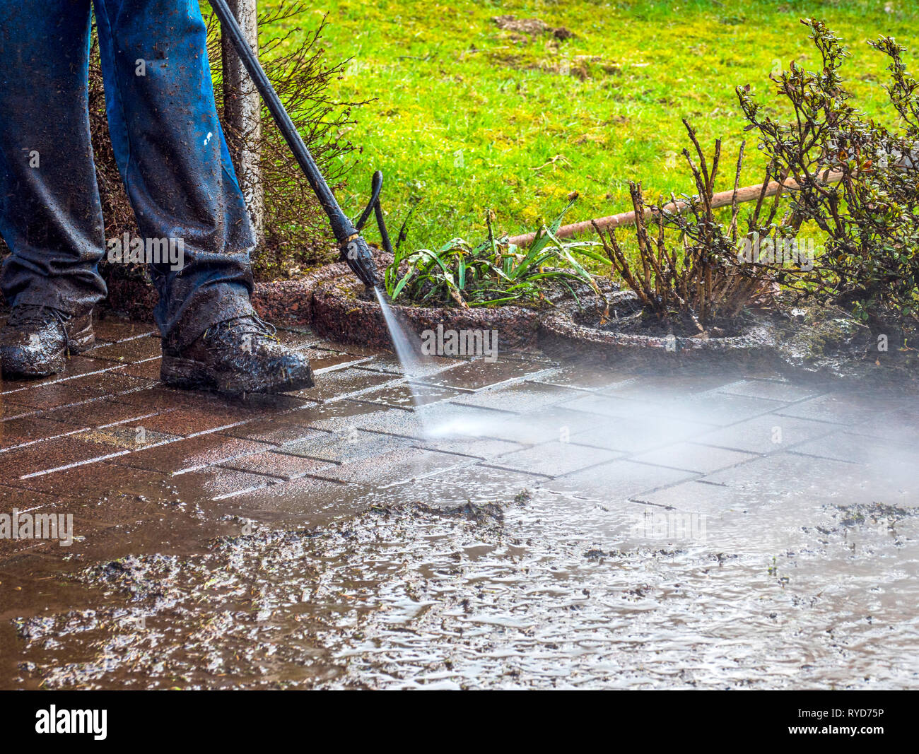 High pressure cleaning hi-res stock photography and images - Alamy