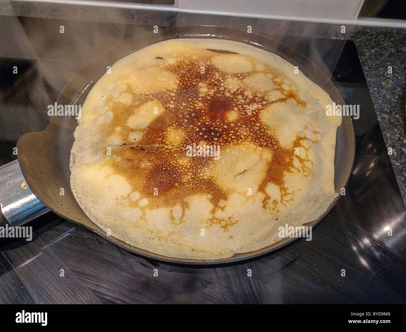 Steam rising from pan hi-res stock photography and images - Alamy