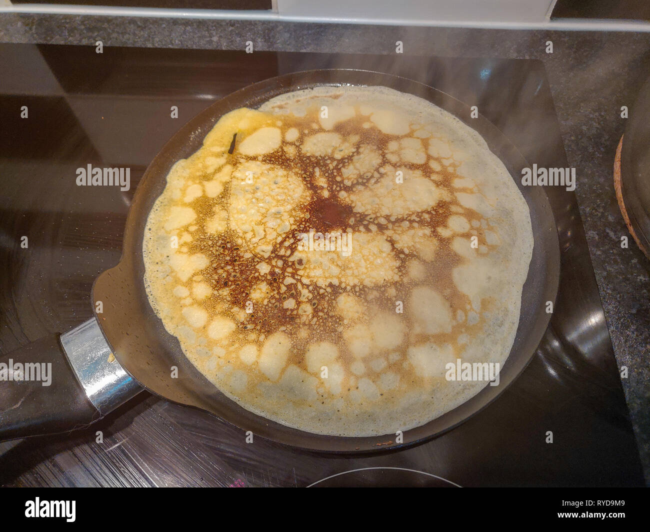 Steam rising from pan hi-res stock photography and images - Alamy