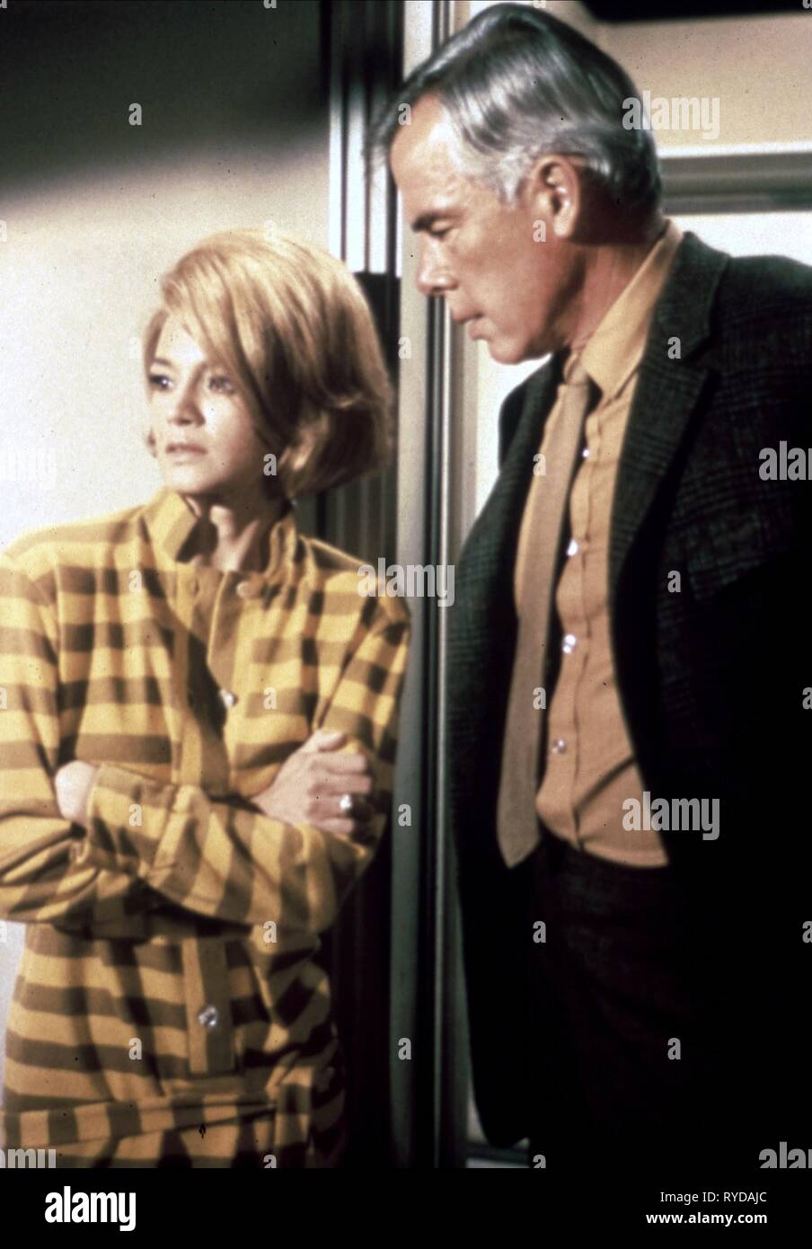 ANGIE DICKINSON, LEE MARVIN, POINT BLANK, 1967 Stock Photo - Alamy