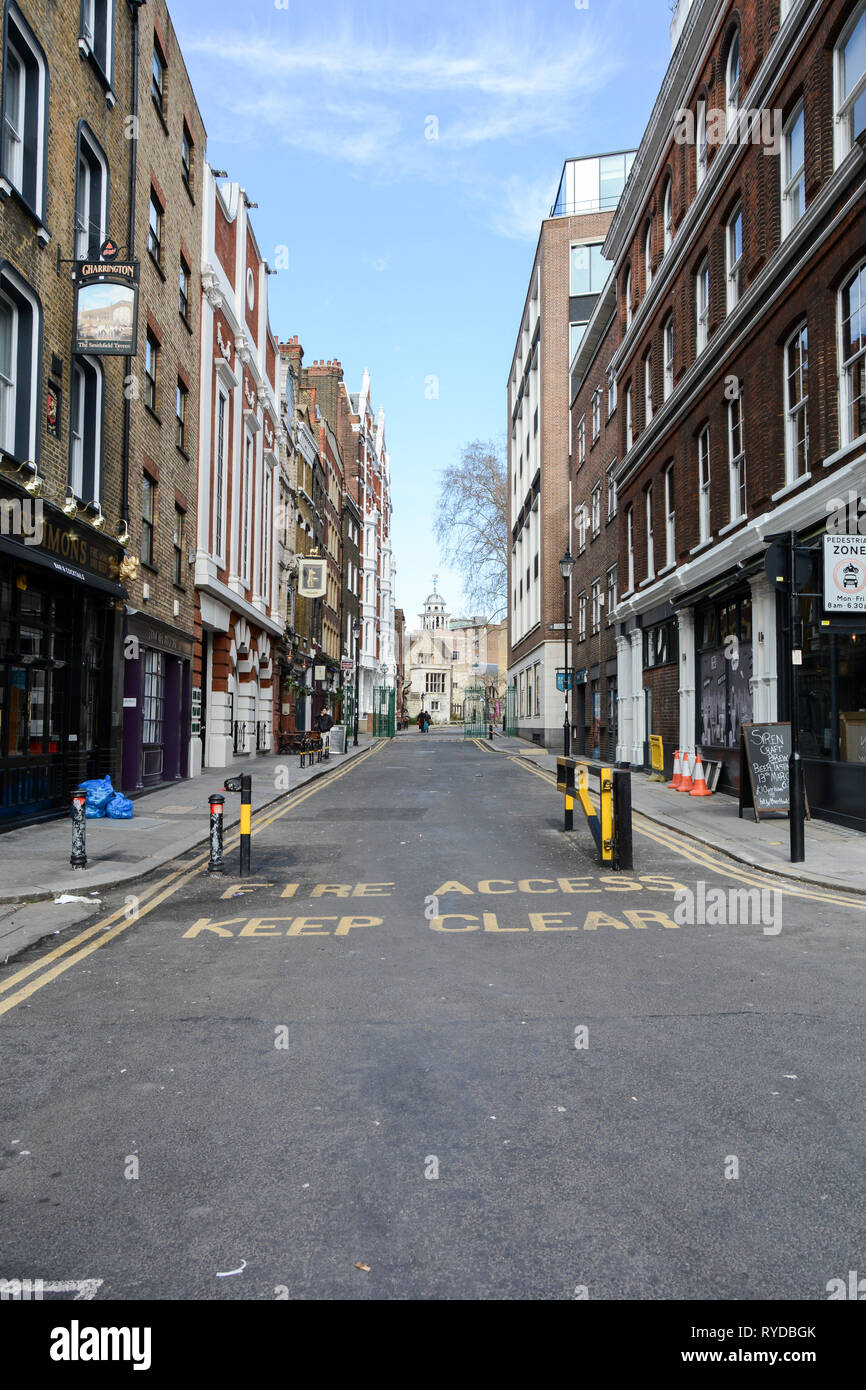 Empty street london city hi-res stock photography and images - Alamy