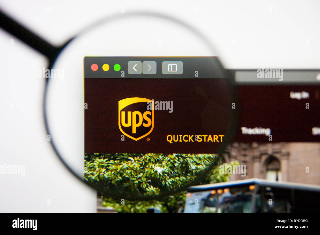 Ups logo hi-res stock photography and images - Alamy