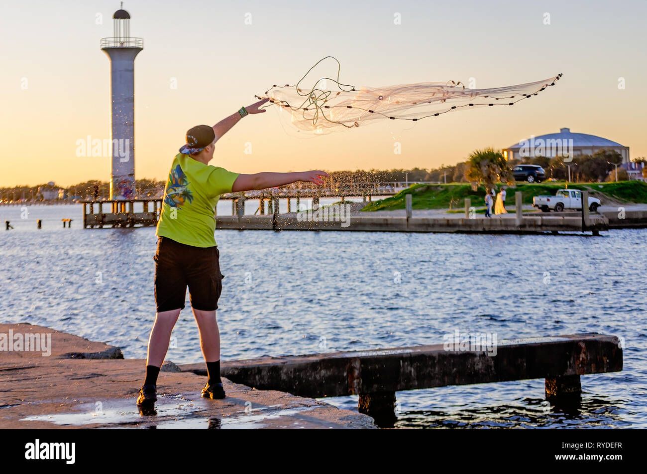 Man throwing fishing net into water hi-res stock photography and images ...