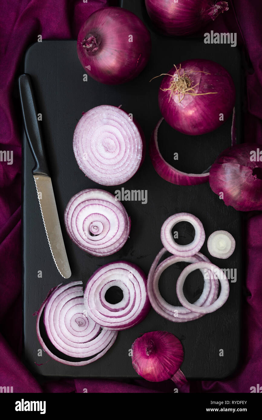 Variety whole sliced onion hi-res stock photography and images - Alamy