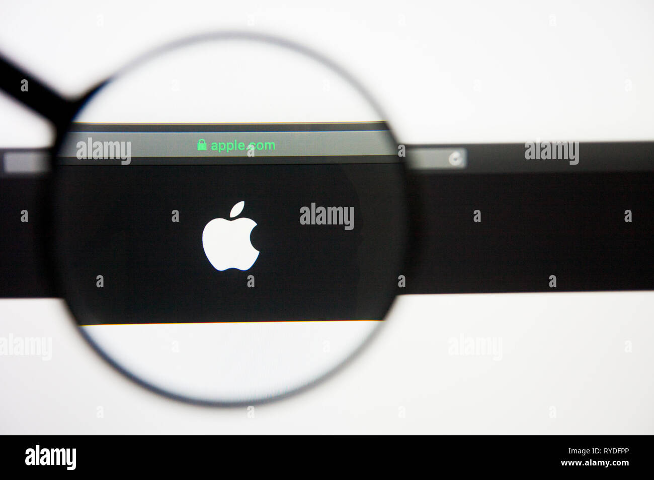 Los Angeles, California, USA - 5 March 2019: Apple website homepage ...