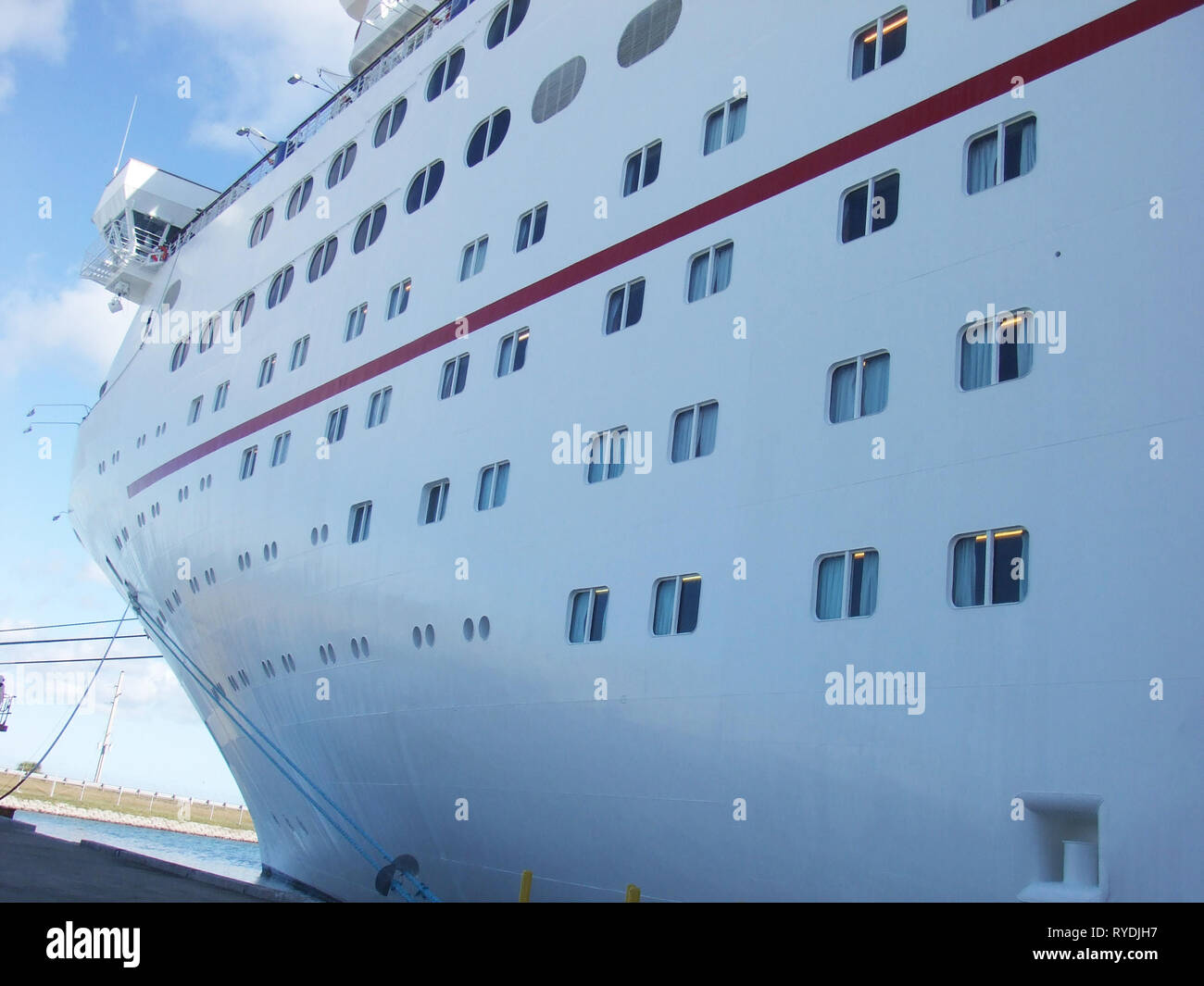 cruise ship dock at port Stock Photo - Alamy