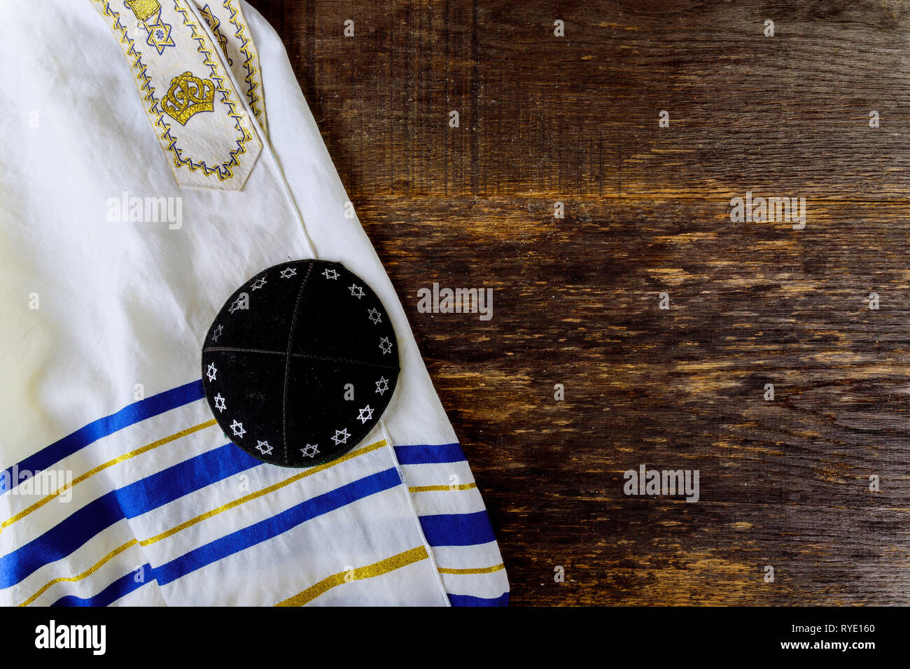 Jewish prayer items kippa and tallit on a wooden table Stock Photo - Alamy