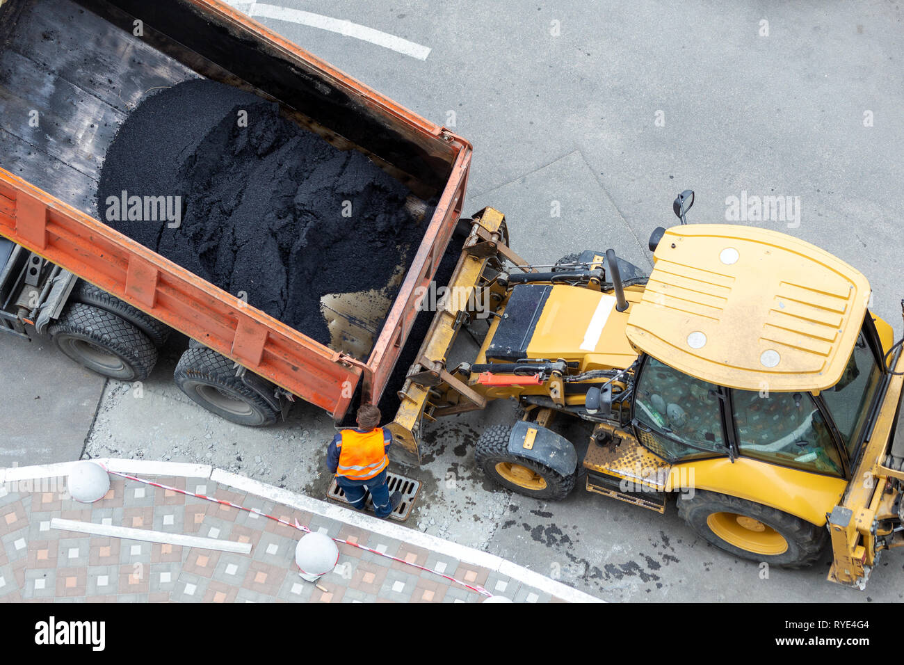 Bitumen Truck Stock Photos & Bitumen Truck Stock Images - Alamy