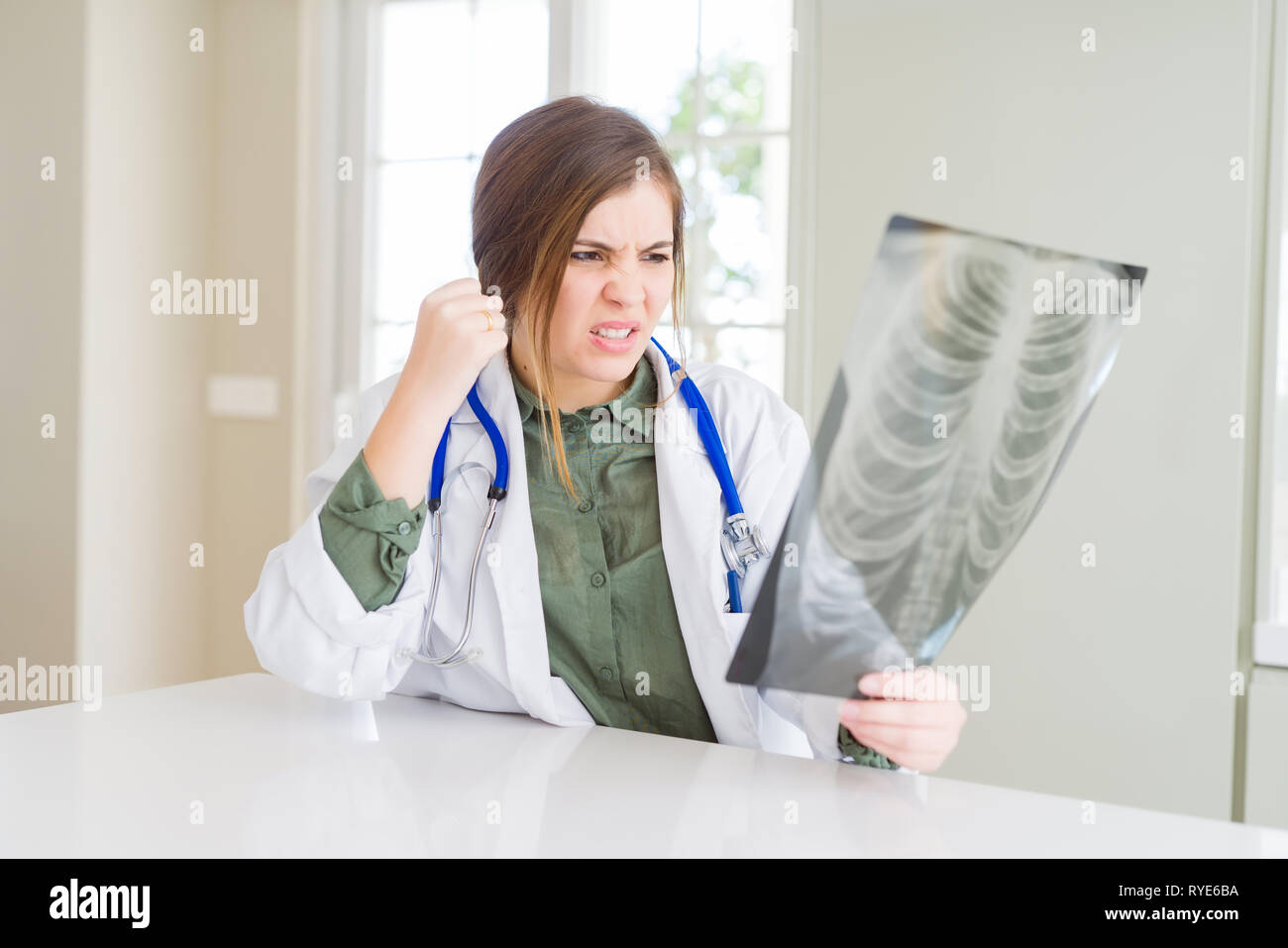 Patient screaming face hospital hi-res stock photography and images - Alamy