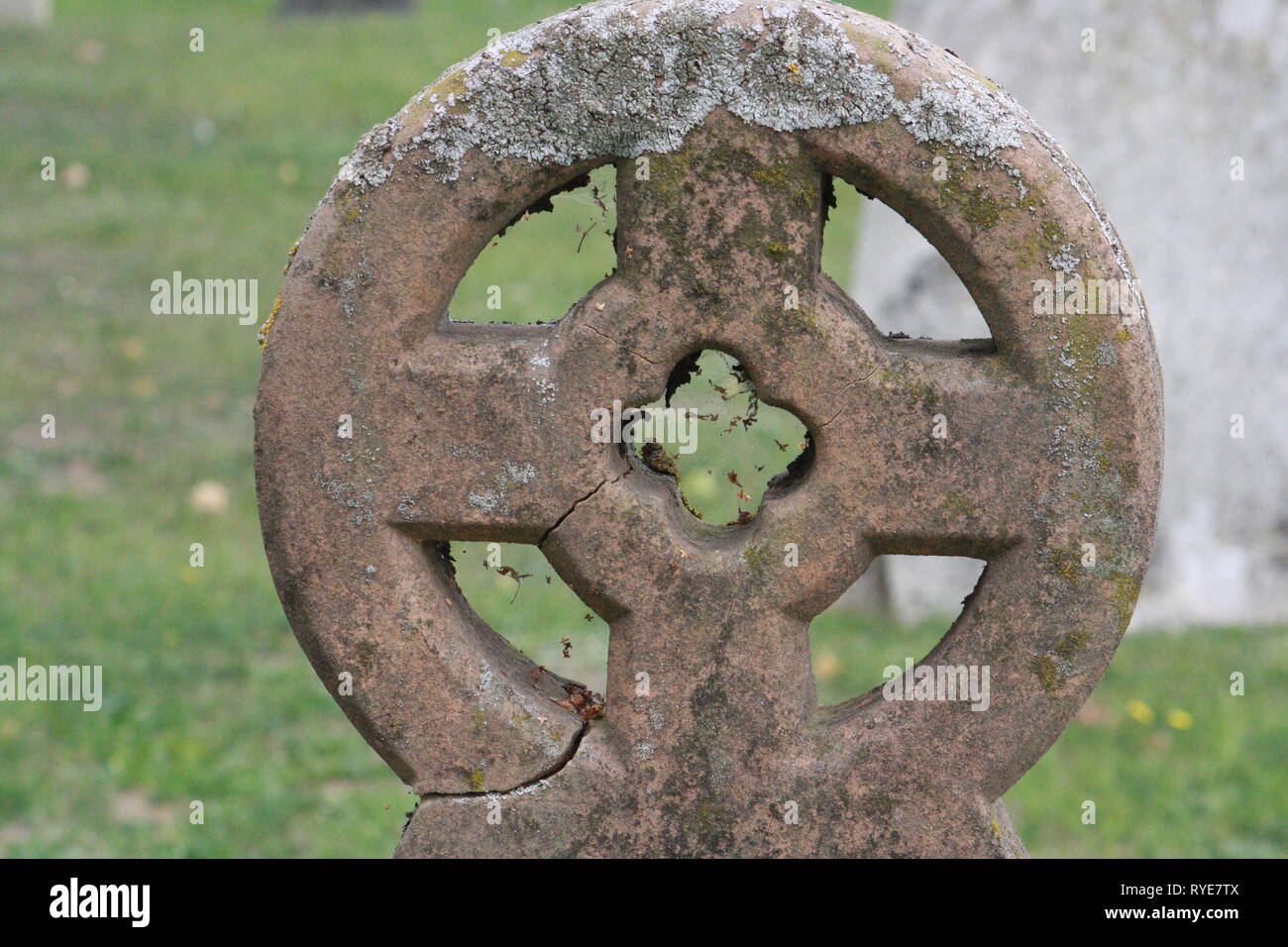 Broken gravestone grave hi-res stock photography and images - Alamy