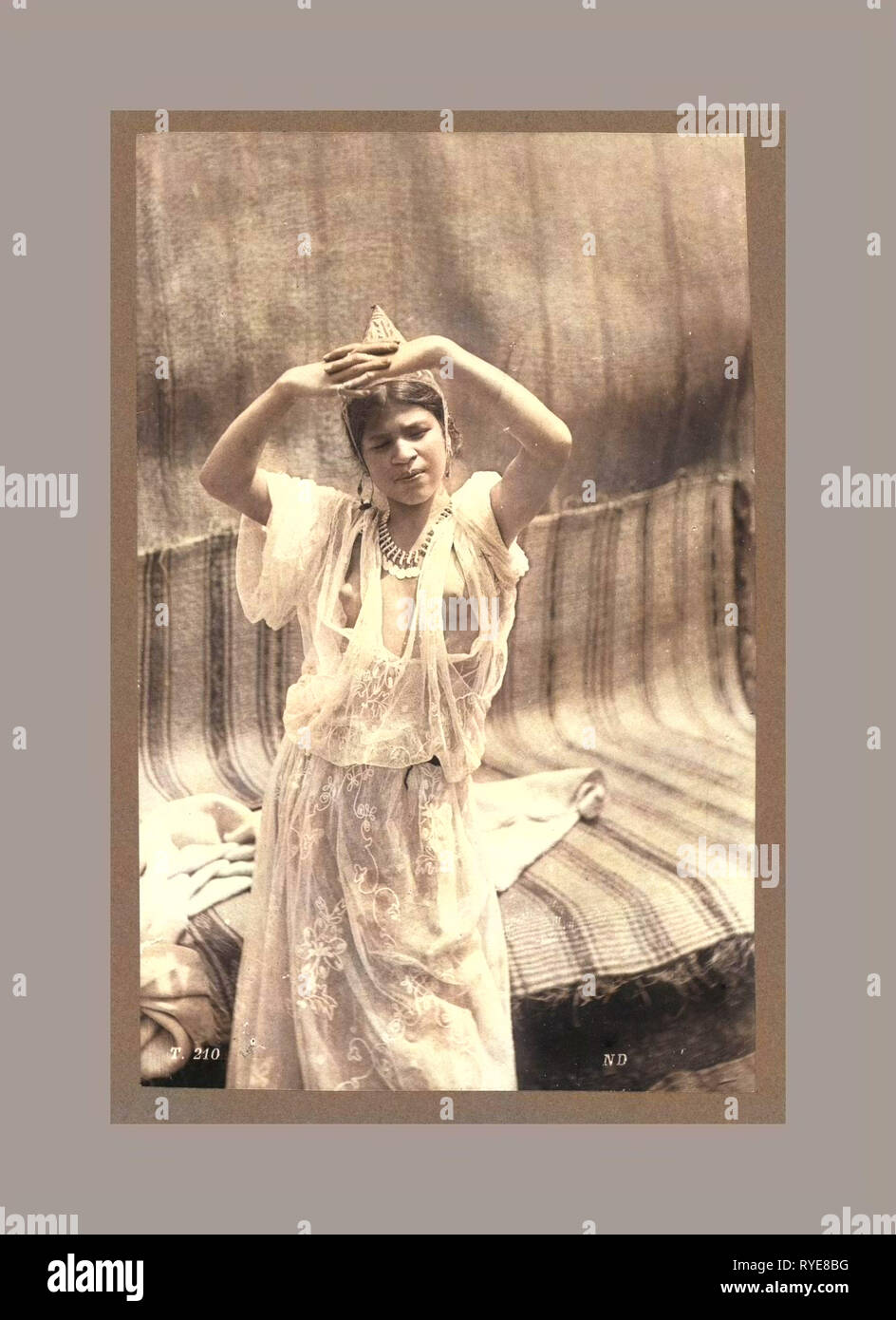 Woman of constantine hi-res stock photography and images - Alamy