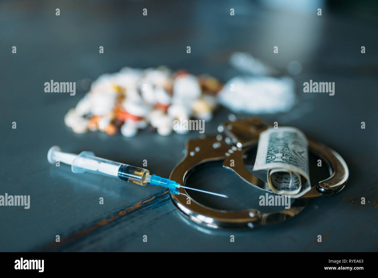 Druggy kit, dose path, addiction problem concept Stock Photo - Alamy
