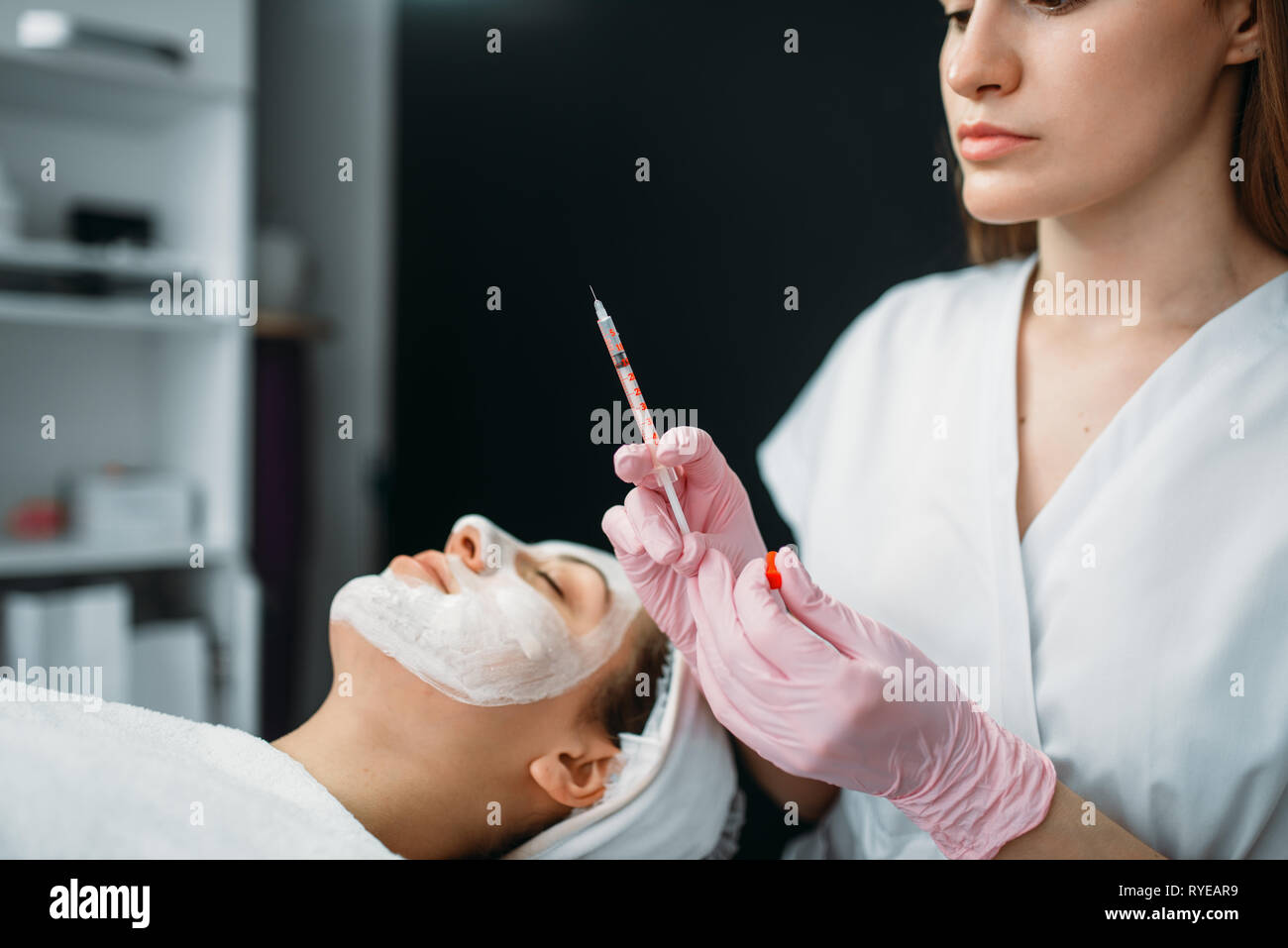Beautician with syringe in hands, botox injection Stock Photo - Alamy