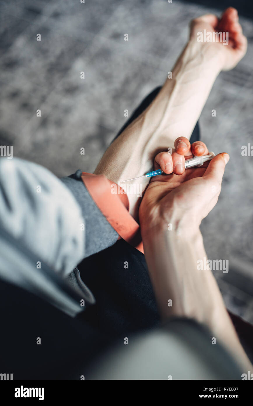 Male person doing an injection dose in the arm Stock Photo - Alamy
