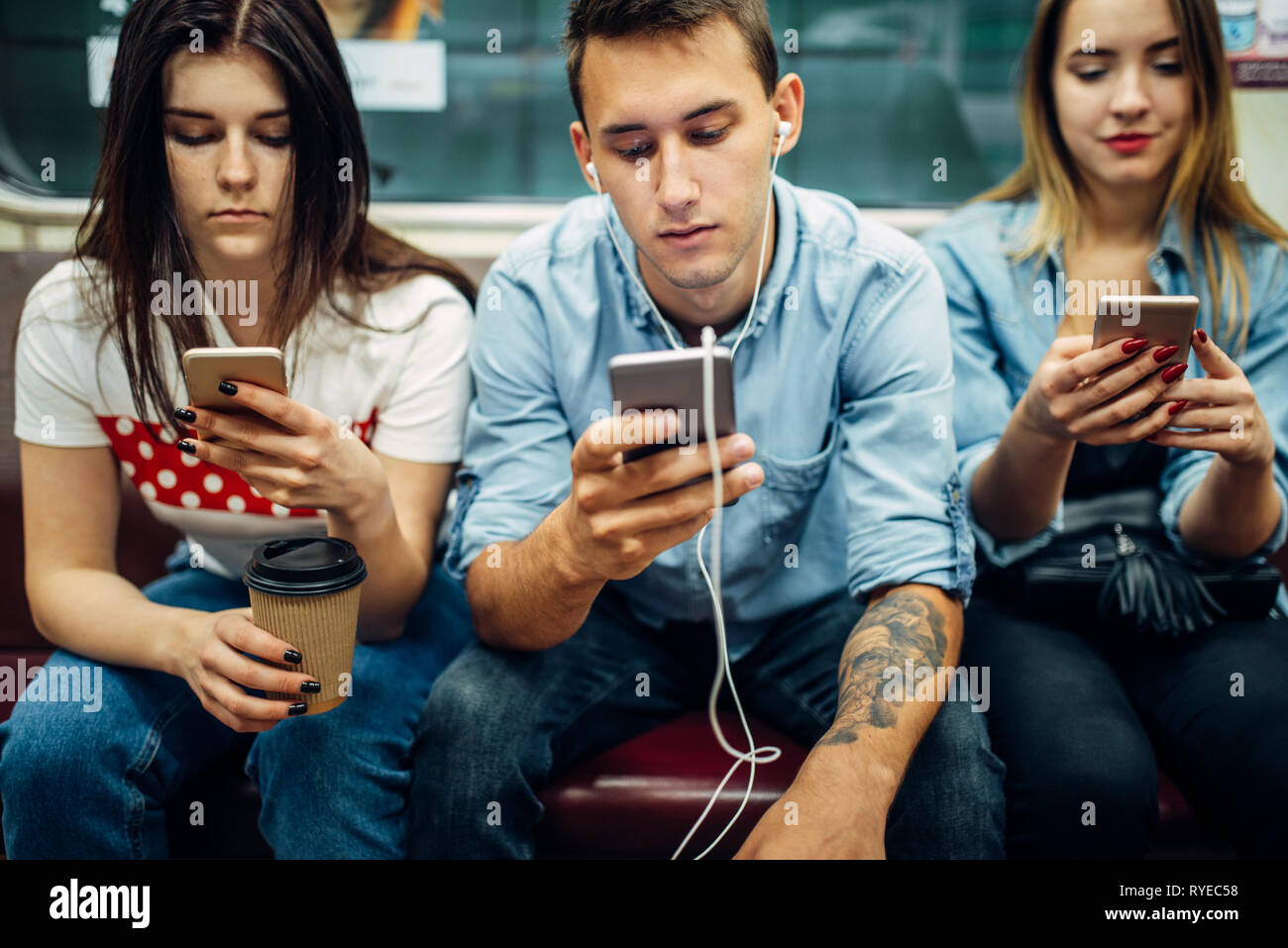 Mobile phone addiction hi-res stock photography and images - Alamy