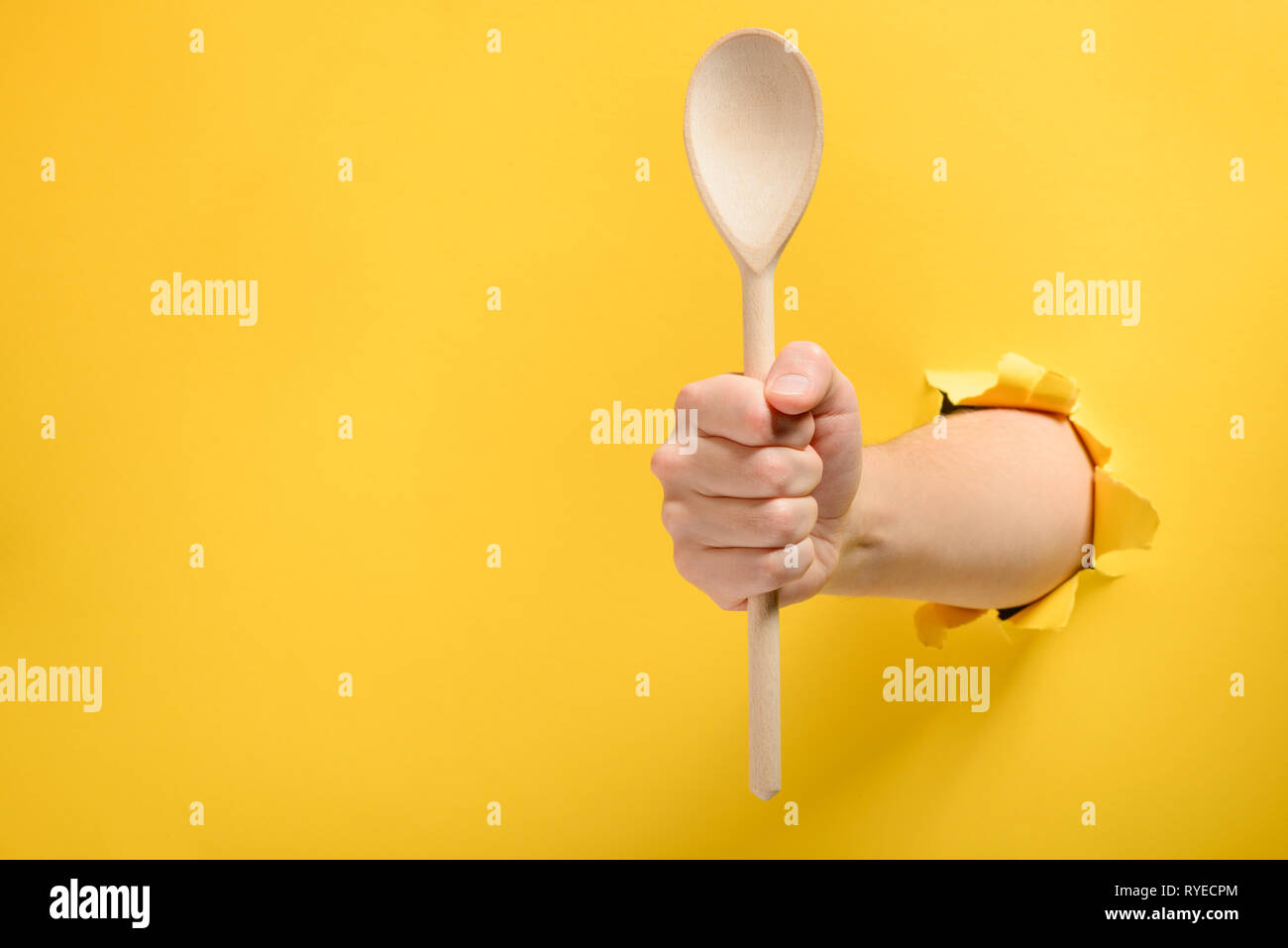 Hand holding spoon cook utensil hi-res stock photography and images - Alamy