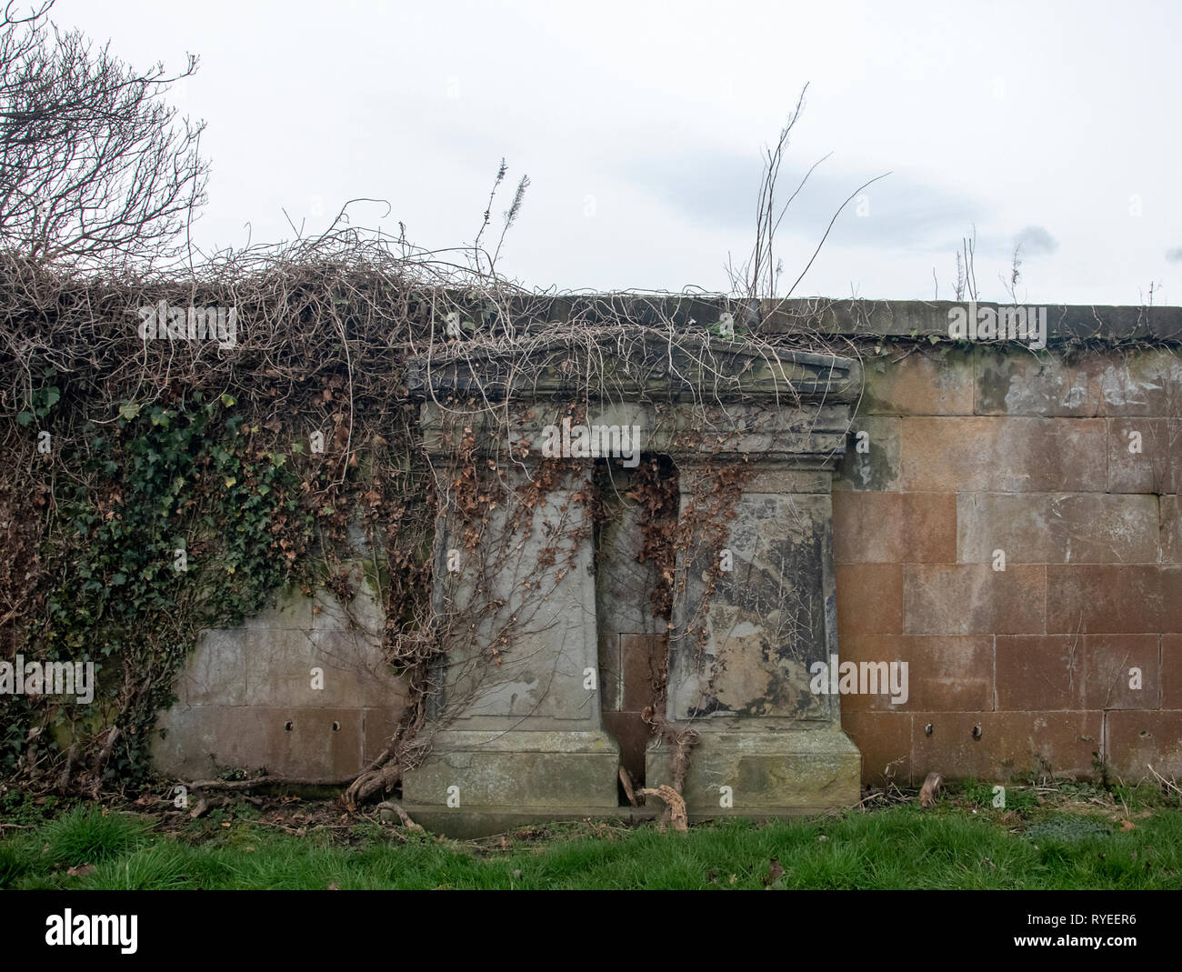 GLASGOW, SCOTLAND - 11th MARCH 2019: The Southern Necropolis in the ...