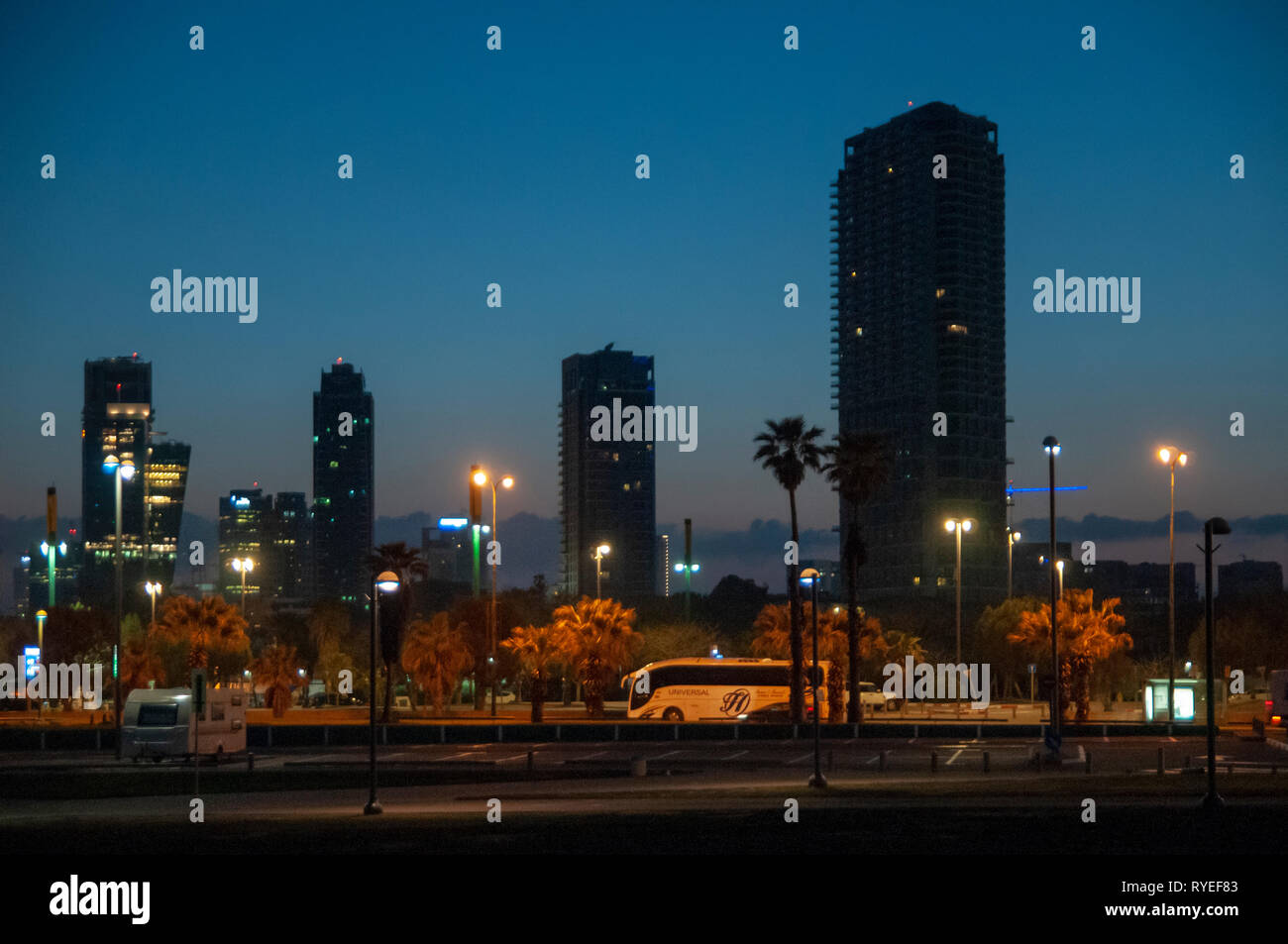 Cityscapes skylines hi-res stock photography and images - Alamy