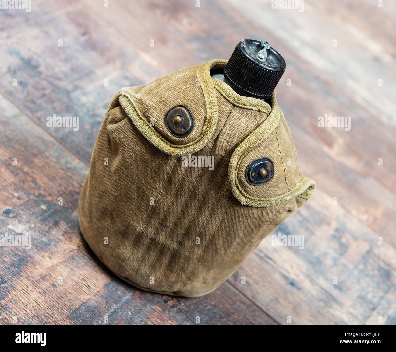 Ww2 military us canteen hi-res stock photography and images - Alamy