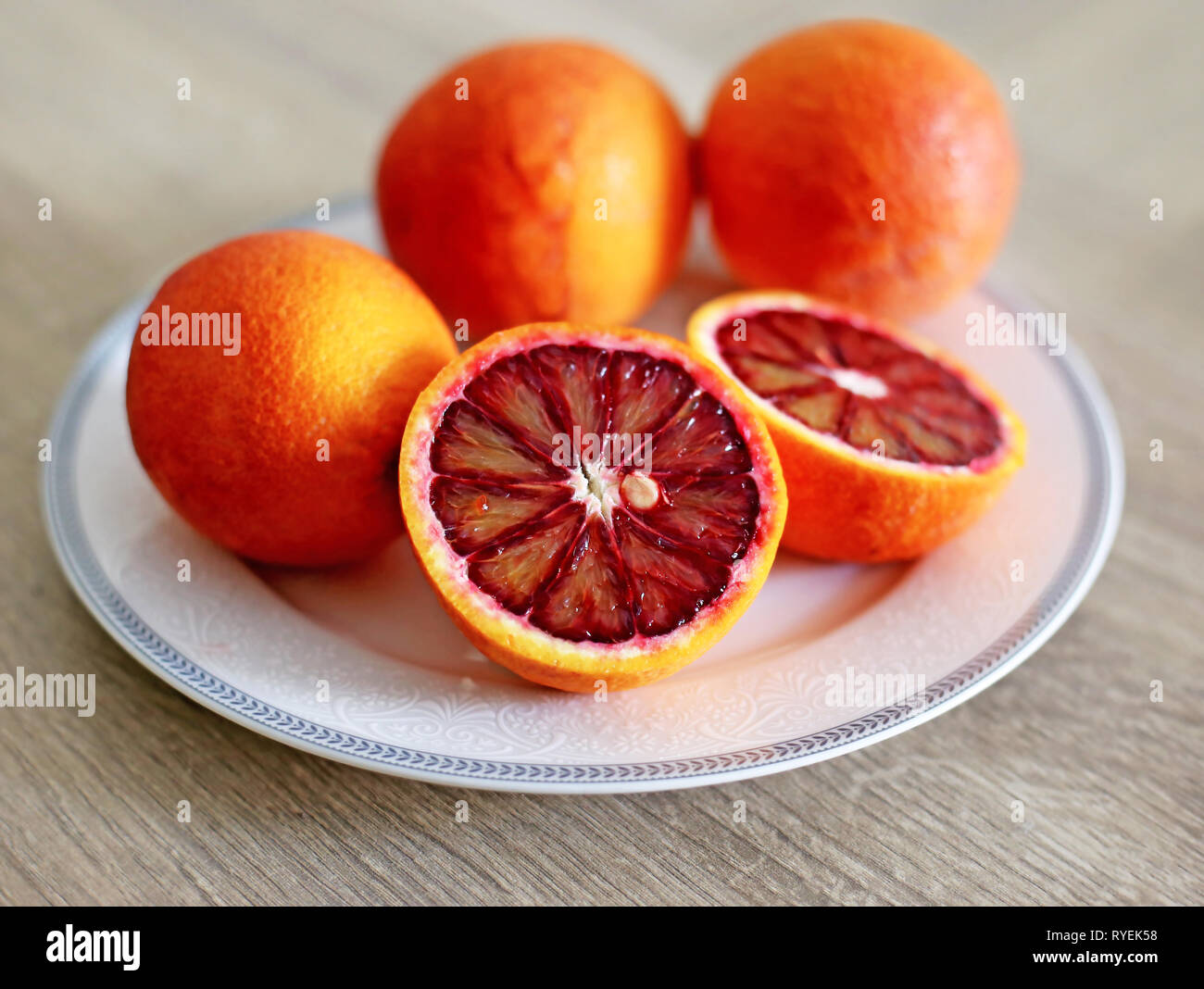 oranges in the plate - tarocco blood orange - sanguine orange - red ...