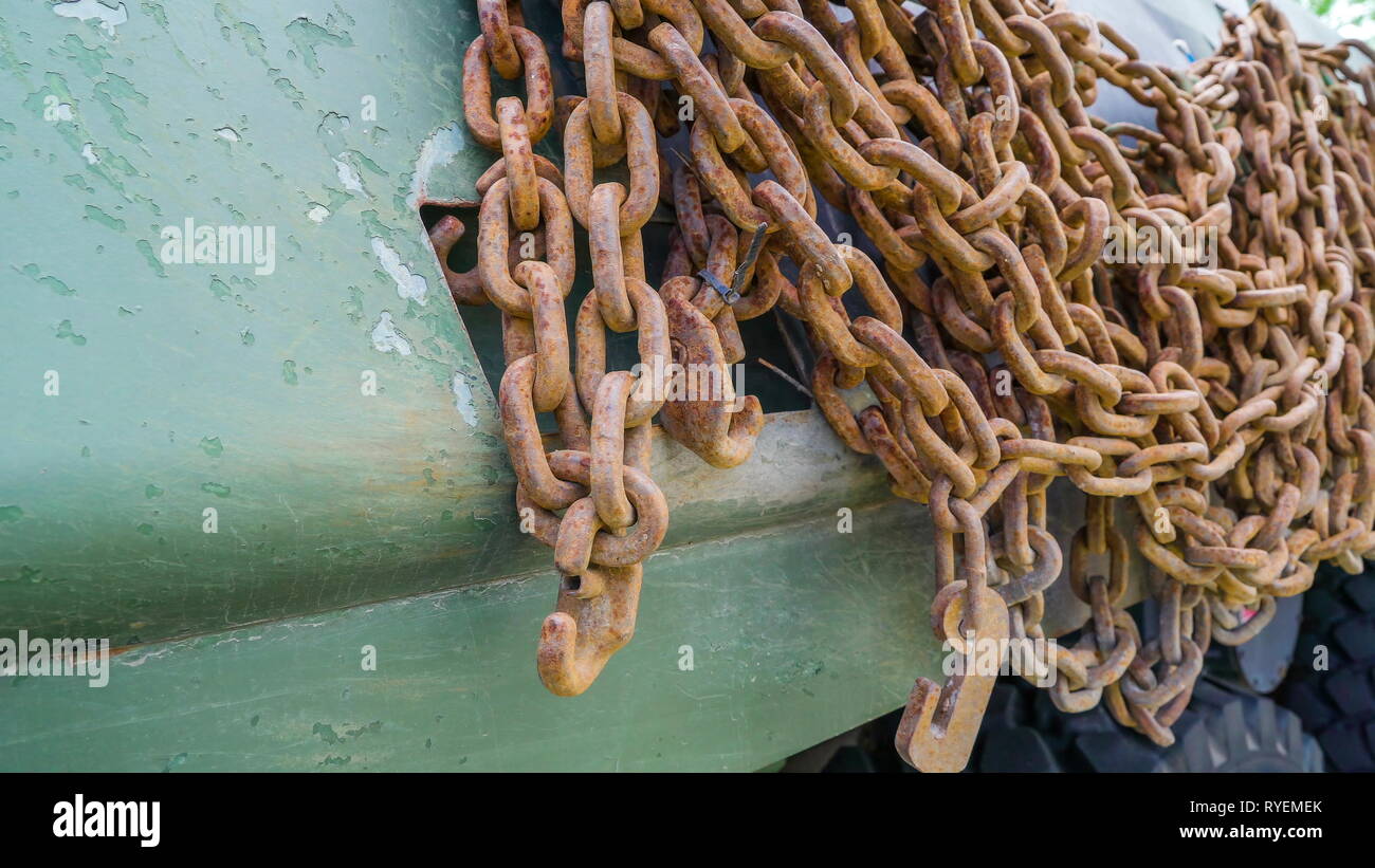 Chains of tank hi-res stock photography and images - Alamy