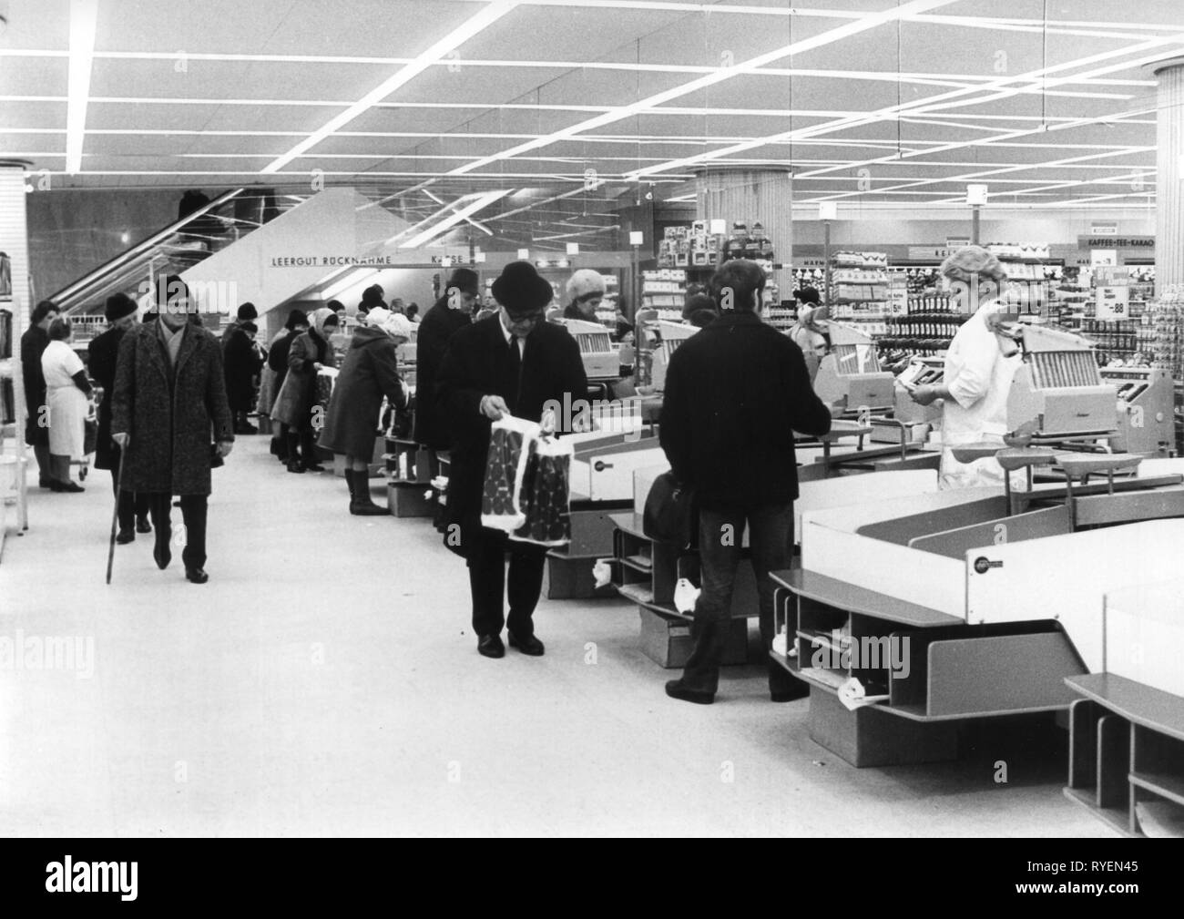 Checkstands hi-res stock photography and images - Alamy