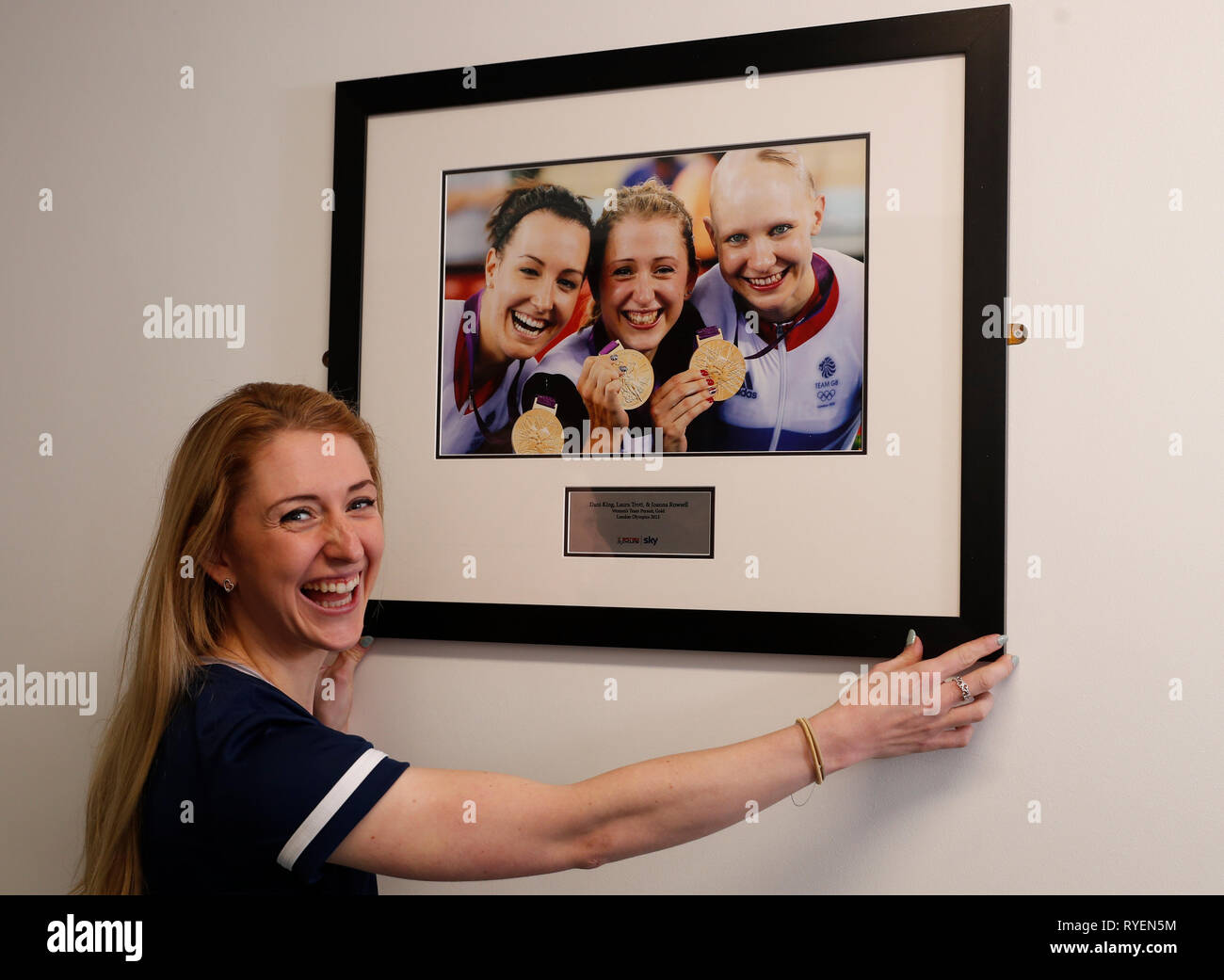 British track cyclist laura kenny poses hi-res stock photography and ...