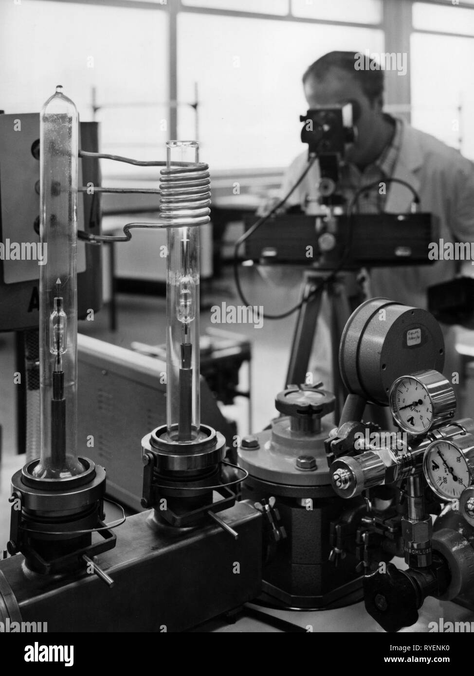 Pyrometer hi-res stock photography and images - Alamy