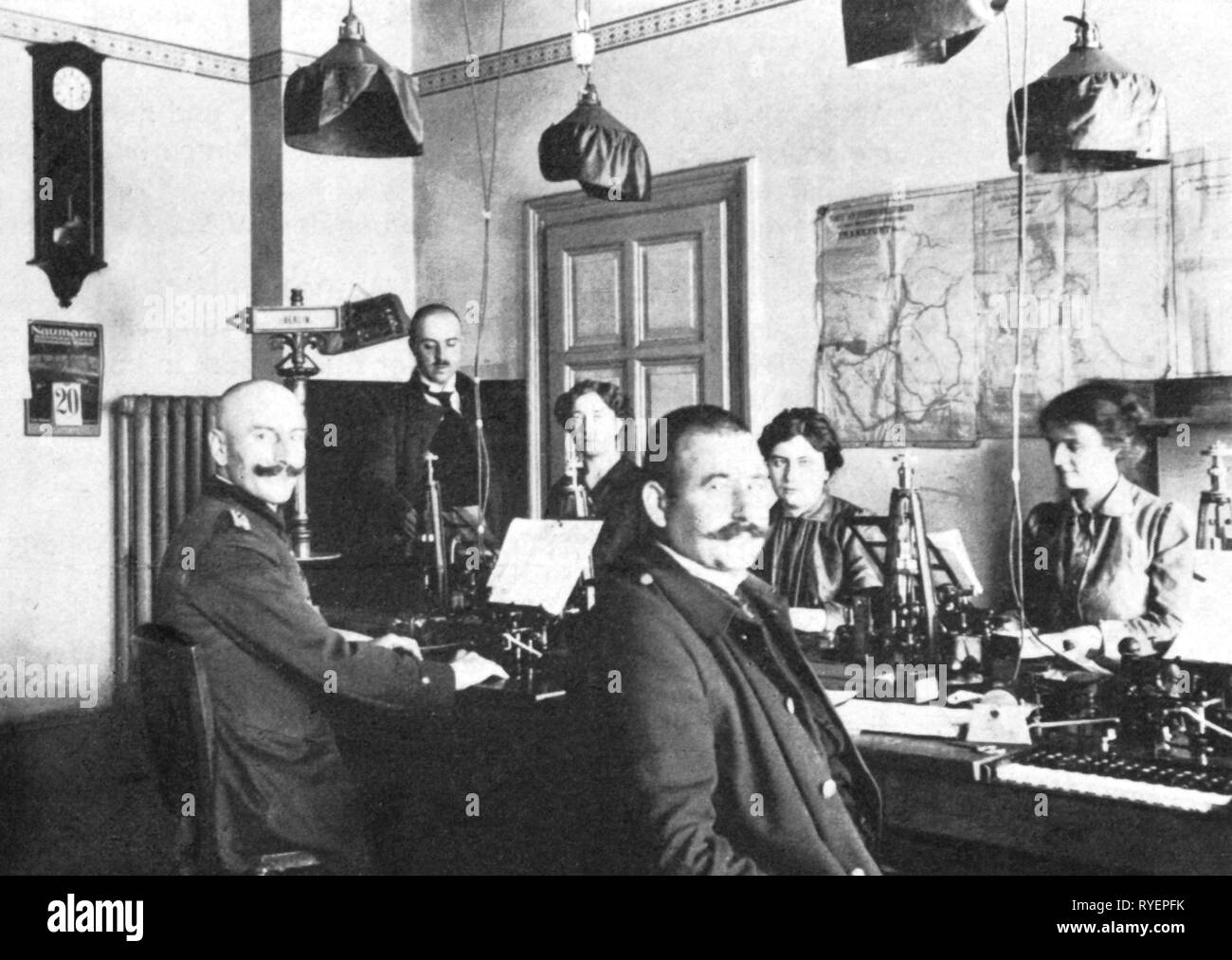 View main post office Black and White Stock Photos & Images - Alamy