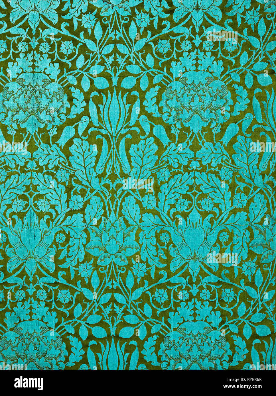 William morris oak pattern damask hi-res stock photography and images ...